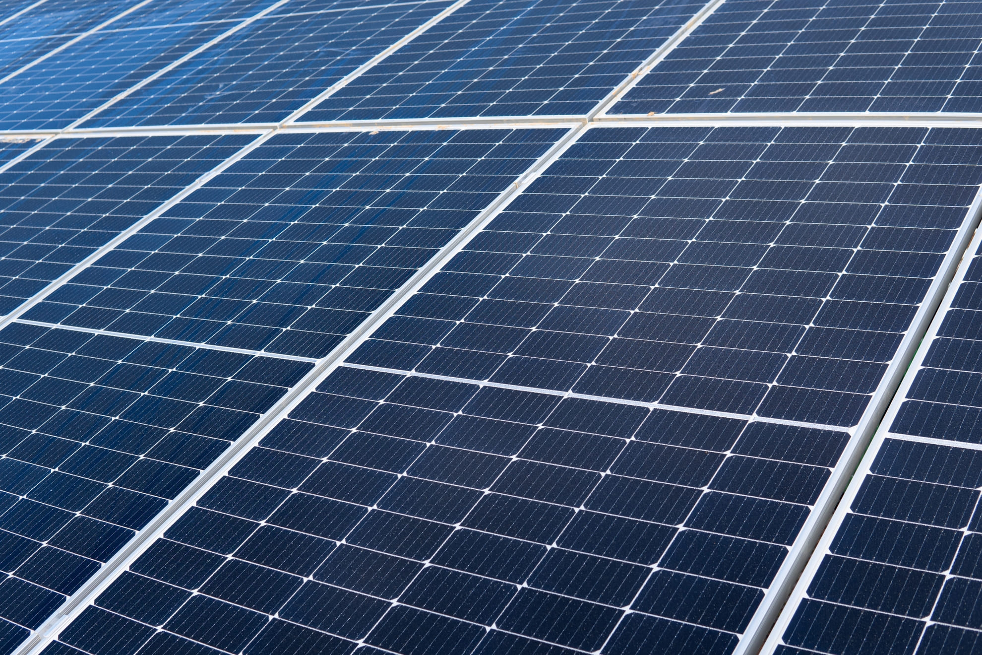 ¿Cómo funcionan los paneles solares? - Energiber